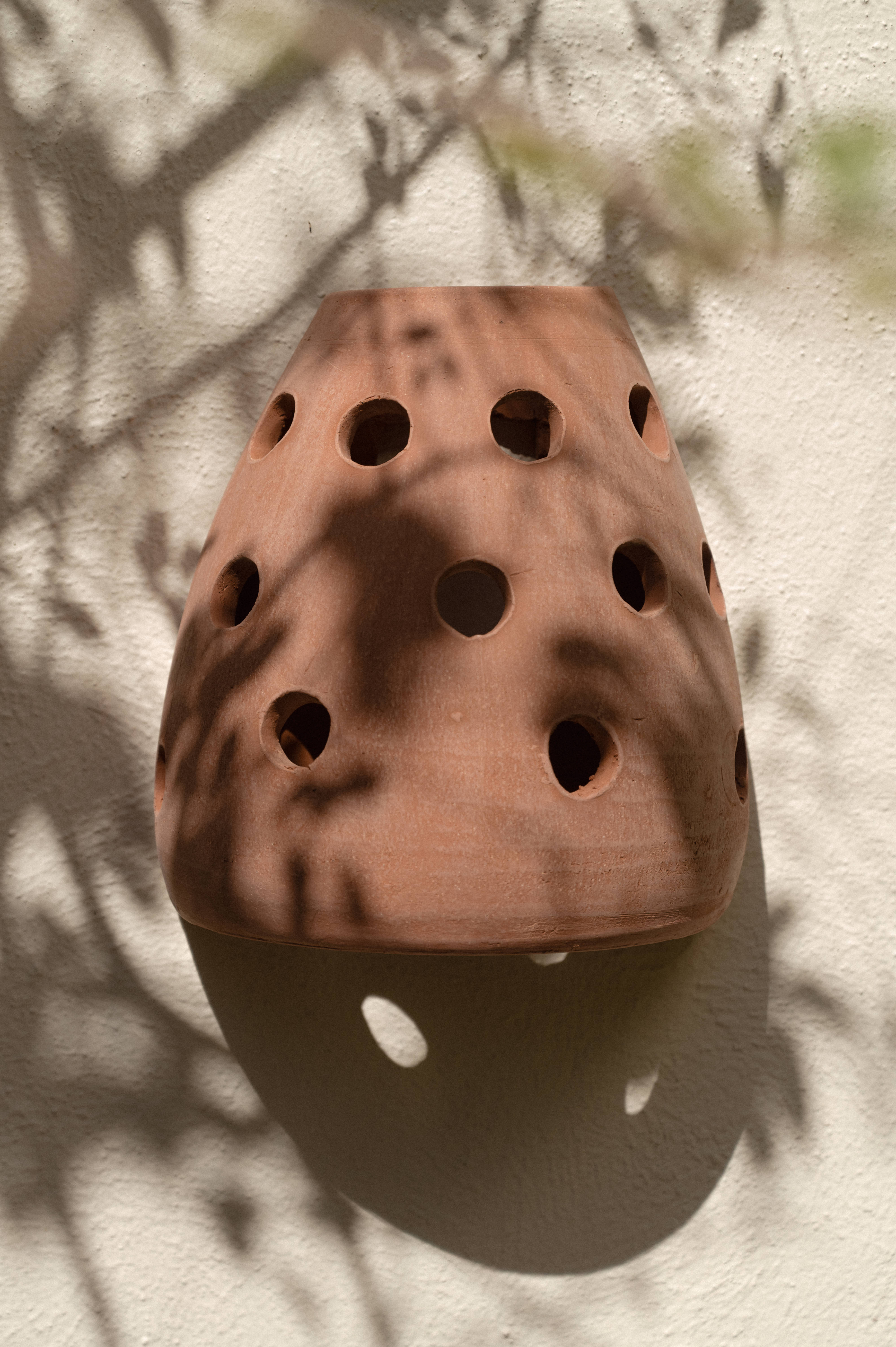 Arbotante Perforada – Taller Hormiga